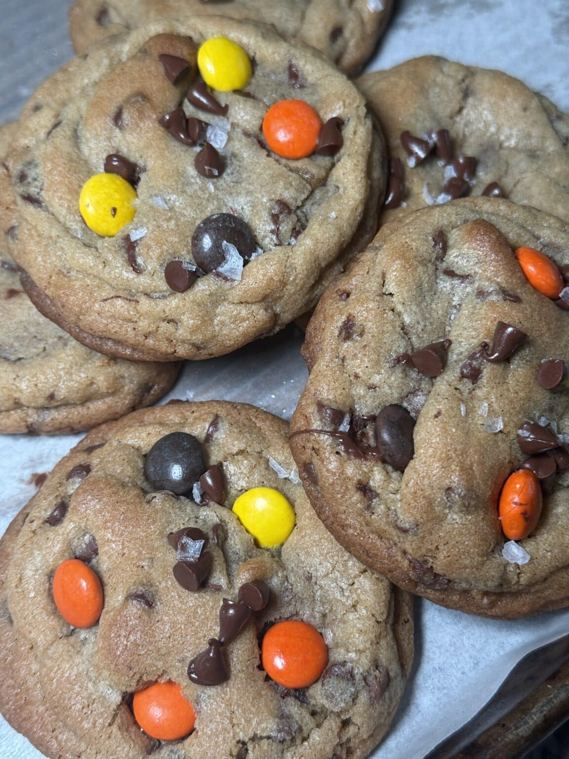 Epic Chocolate Chip Cookies - Hugs and Cookies XOXO